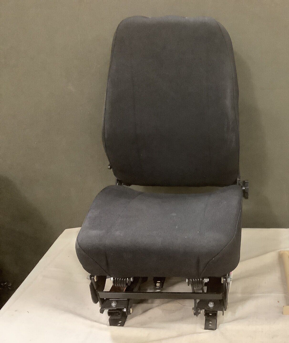 MRAP GENERAL DYNAMICS 4002773 VEHICULAR SEAT 2540-01-548-6207 25400154 ...