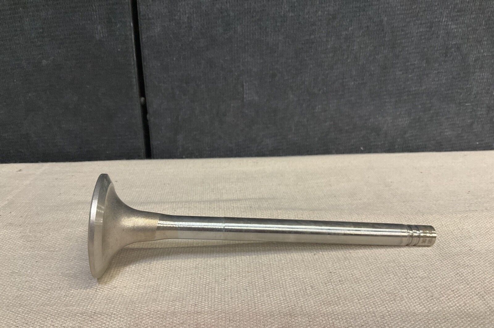 Cummins 3076889 Diesel Engine Valve 2815-01-490-0808 EXHAUST VALVE OEM ...